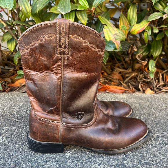 Ariat | Shoes | Ariat Distressed Brown Leather Heritage Roper Boot ...